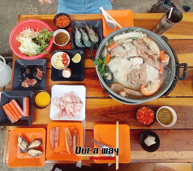 [Our a way เส้นทางของเรา] บรรยากาศฝนตกแบบนี้ต้องนี่เลย 🔽🔽🔽🔽 ⭐️ เป็นต่อหมูกระทะมุกฯ ⭐️🐷 🥘