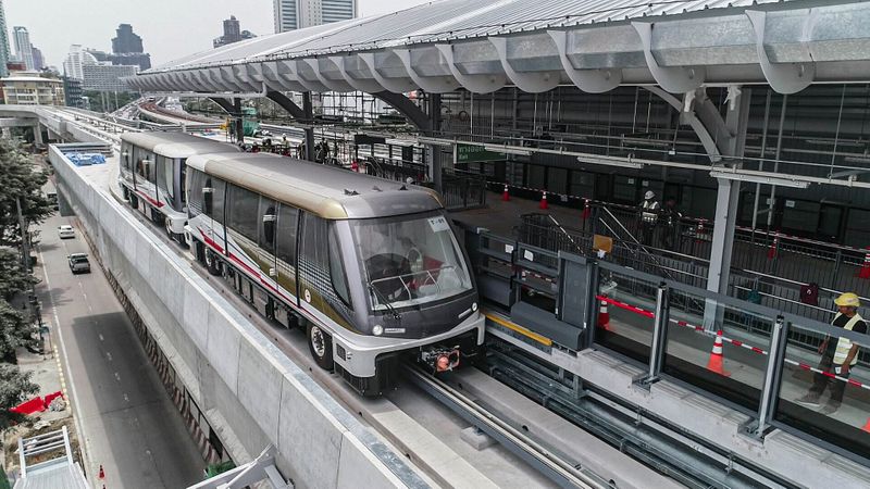 [ที่นี่ Thailand 🇹🇭] รถไฟฟ้าสายสีทอง ที่มาพร้อมงานระบบ Automated ...