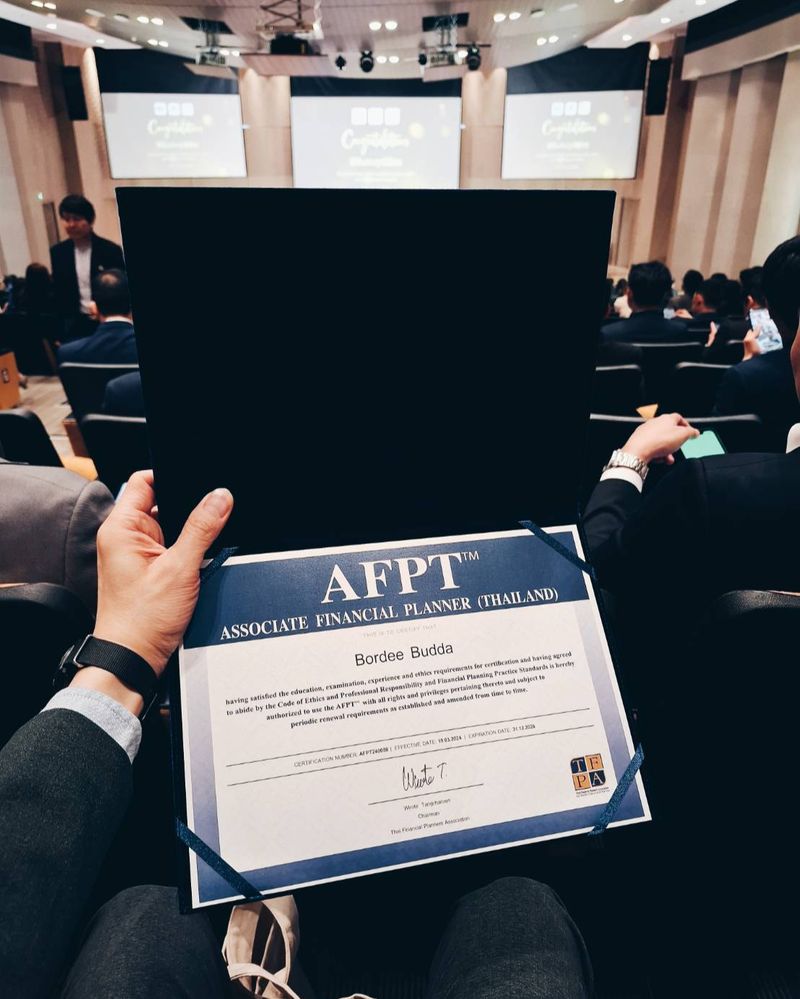 [Introverted investor] 🎈เมื่อวานได้มีโอกาสเข้าร่วมพิธีมอบวุฒิบัตร 'นักวางแผนการเงิน CFP' และ ...