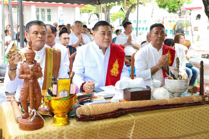 [Sutthikhun Kongthong] อาจารย์โอ๊กจัดพิธีบูชาครูประจำปี 2568 ครอบเศียรองค์ท้าวเวสสุวรรณ และ ...