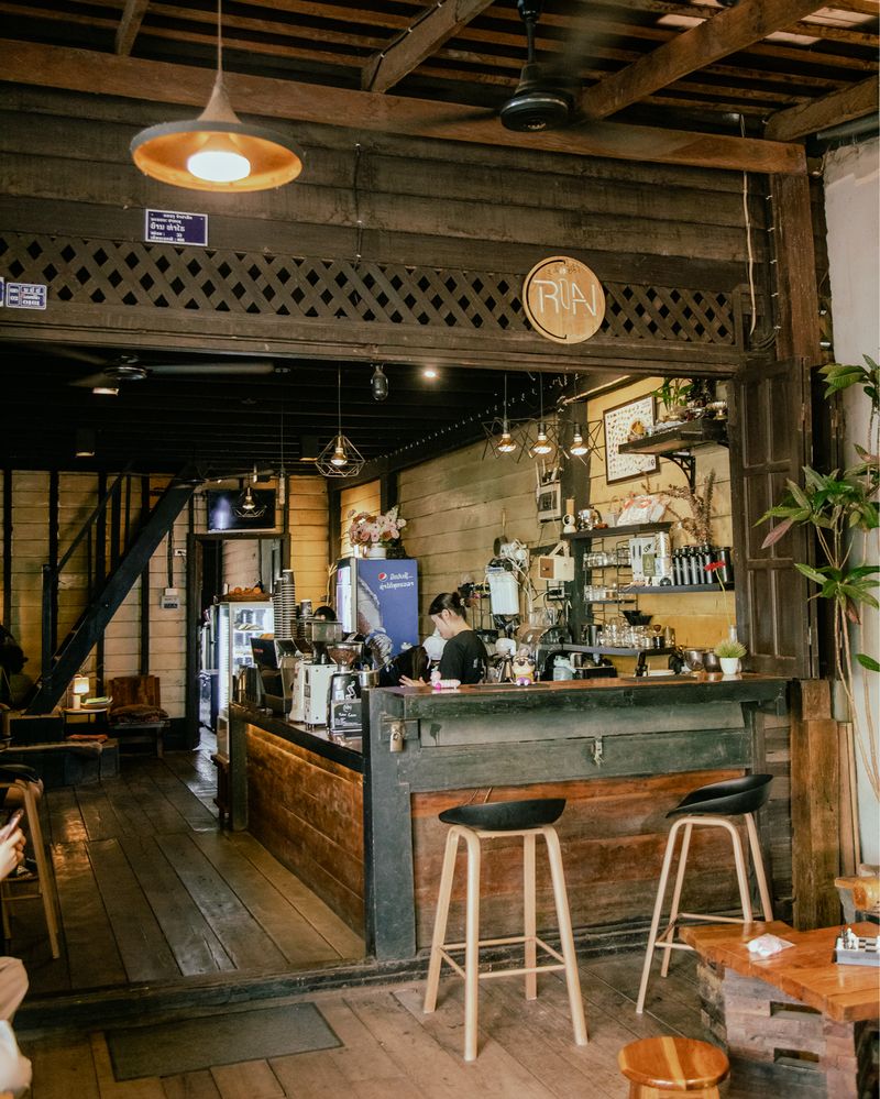 [I am Coffee Traveler] RiN Coffee Pakse RiN Coffee Pakse ร้านกาแฟเล็ก ๆ แต่อบอุ่นฝั่งท่าหิน ...