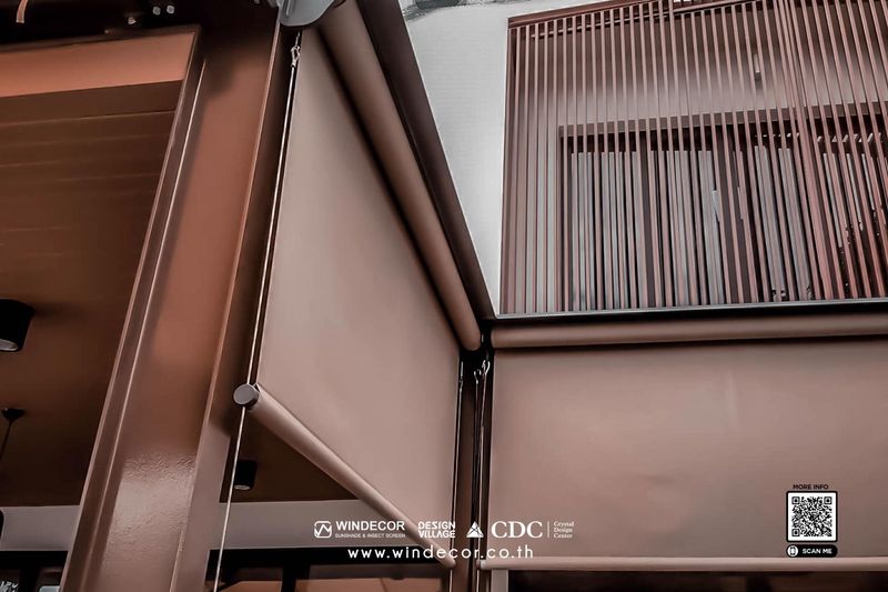 [Windecor - Bird] ว่าด้วยหน้าฝน... เดี๋ยวฝนตก เดี๋ยวแดดออก 🌦 . หากบ้านคุณมีกันสาดแนวดิ่งสลิงข้าง ...