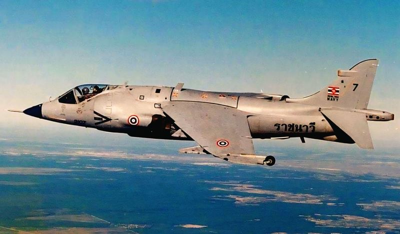 [สงคราม story] สุดยอดเครื่องบินรบแห่งราชนาวีไทยในอดีต AV-8S สวัสดีครับ ...