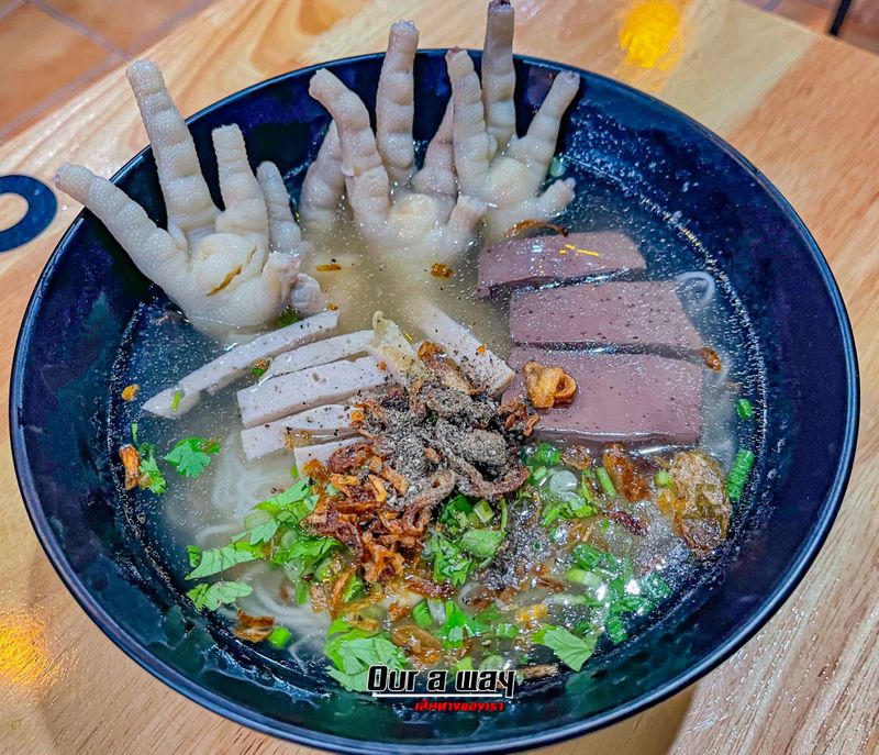 [Our a way เส้นทางของเรา] ซดข้าวเปียกร้อนๆ 🍲🔥 คลายหนาว อุ่นท้อง อร่อยกำลังดี 😋 ใครสายกินง่าย แต่ ...